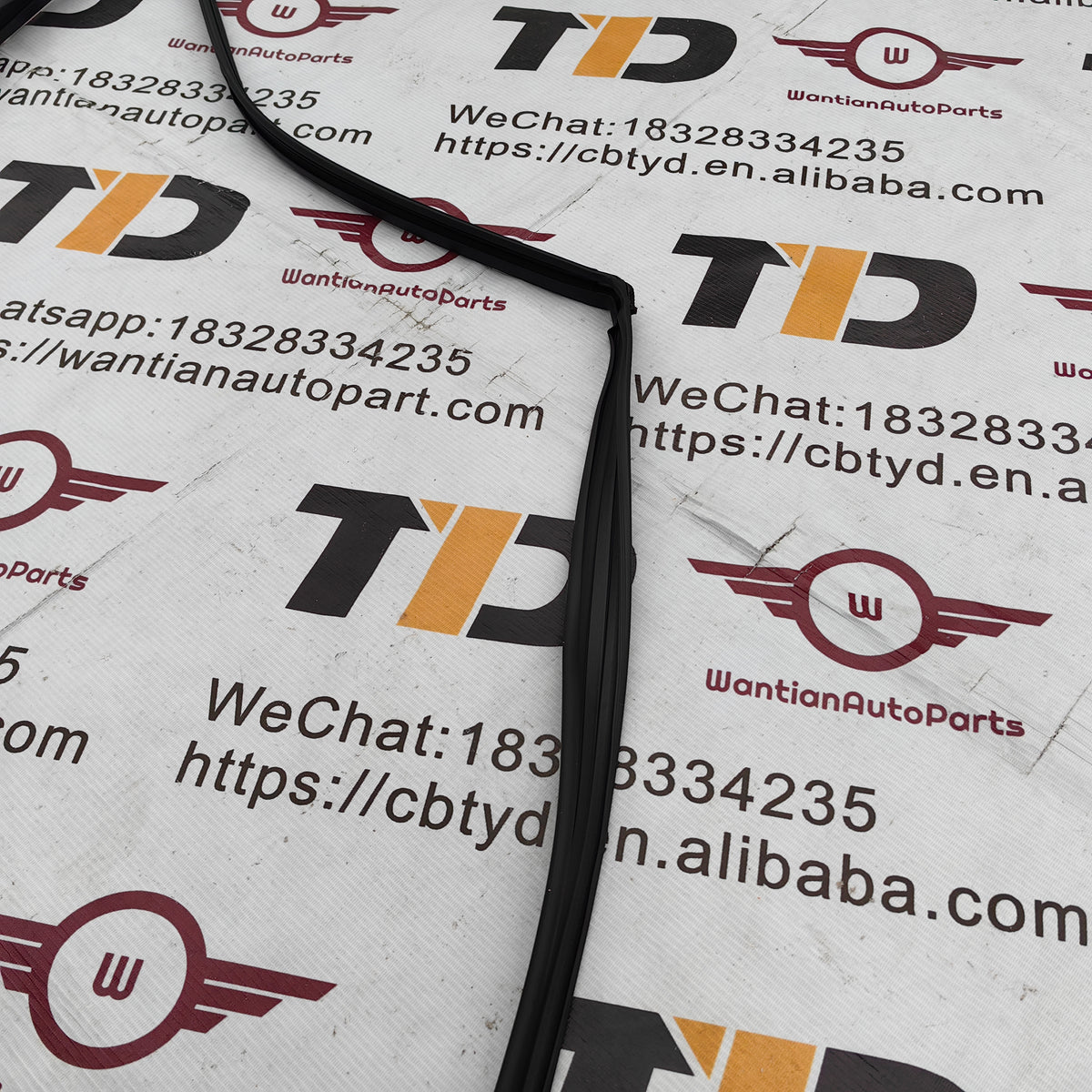 68151-42121 68141-42121 68152-42061 68142-42061 Run Channel For Toyota ...