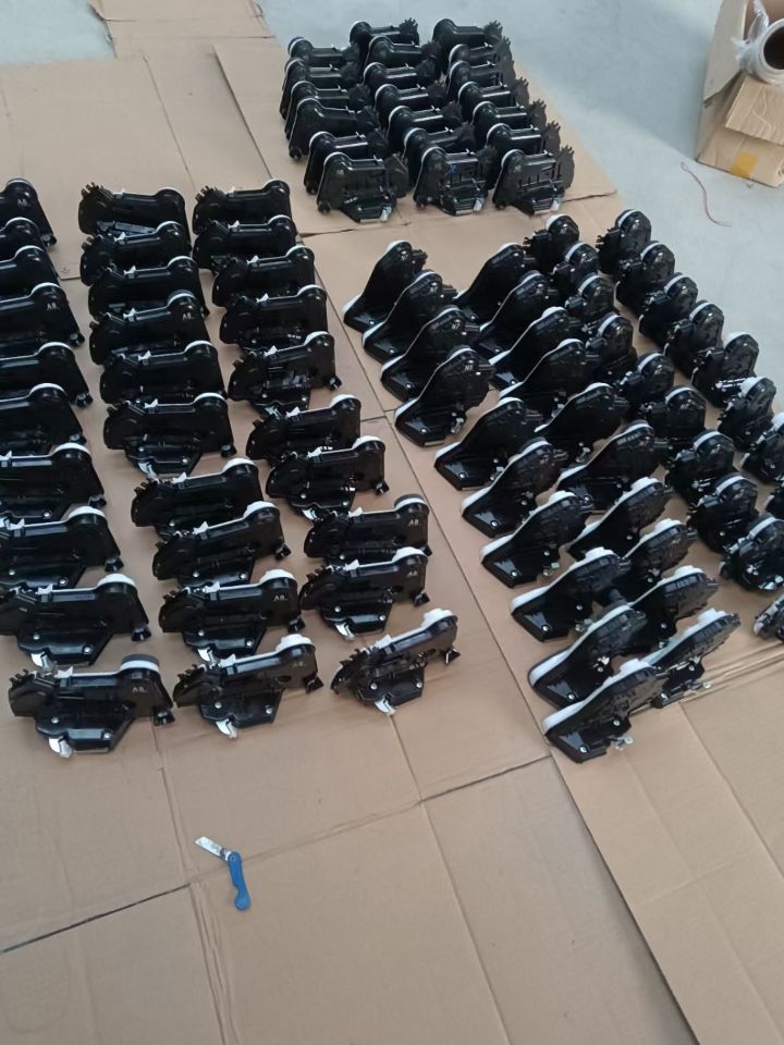 Toyota various models LOCK ASSEMBLY, WITH MOTOR69040-02520 69030-02550 ...